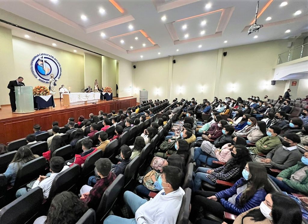 Boletín Inauguración clases PUCESA carrera Medicina - PUCE Sede Ambato